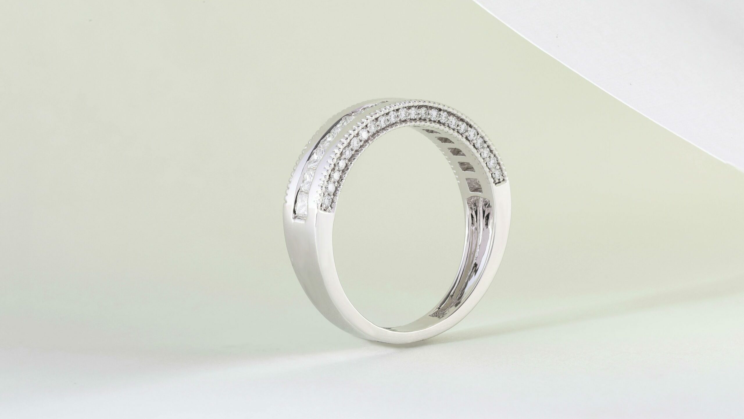 Guide complet pour créer une marque de bijoux - Pythéas - Agence Créative